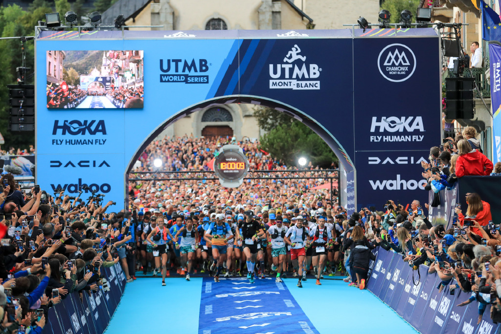 2022 UTMB®|K天王破赛道记录加冕第四冠，中国选手向付召女子第七__财经头条
