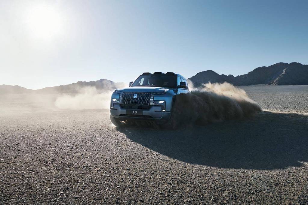 仰望U8重新定义豪华：既要探索诗和远方“野”要极致安全-新浪汽车