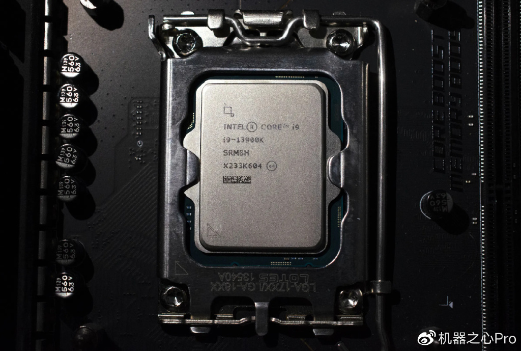 英特尔i9-13900K重夺PC性能桂冠：与AMD 7950X拉开8％差距__财经头条