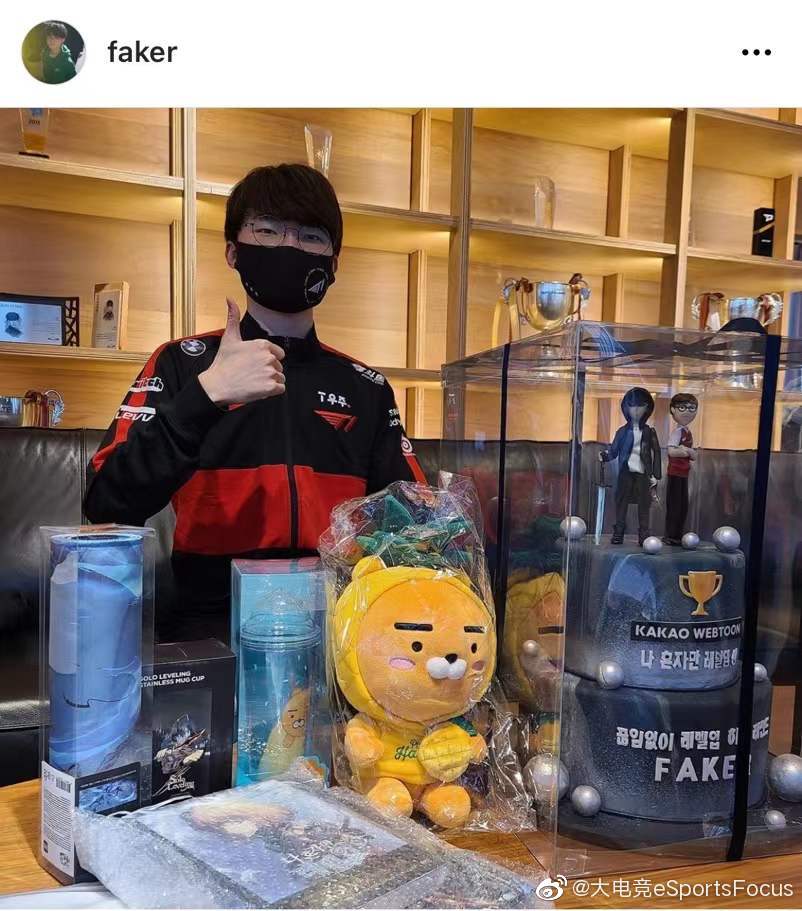 分享一波李哥的照片 cr.ins faker、T1lol__财经头条