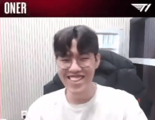 Oner直播突发意外摔椅，瞬间变身表情包明星|英雄联盟_新浪新闻