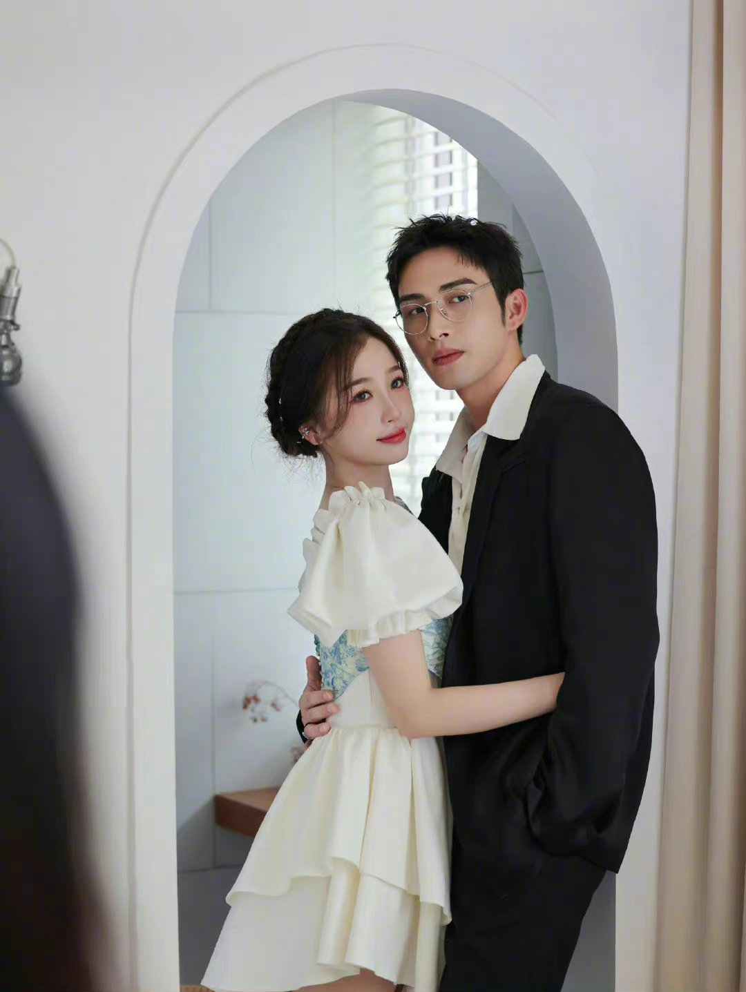 虞美人@虞书欣Esther 庄羽@张彬彬Vin 高糖互拍照上新！__财经头条