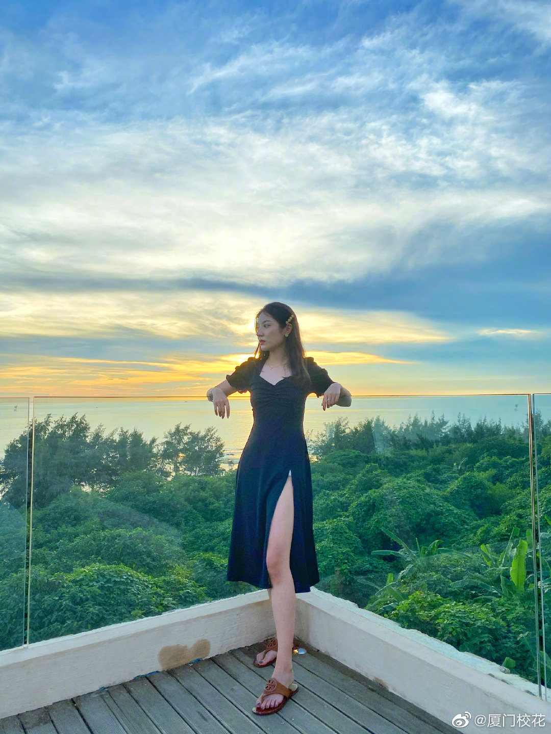 她叫美子，就读于重庆大学美视电影学院，身高172cm ，双子座……