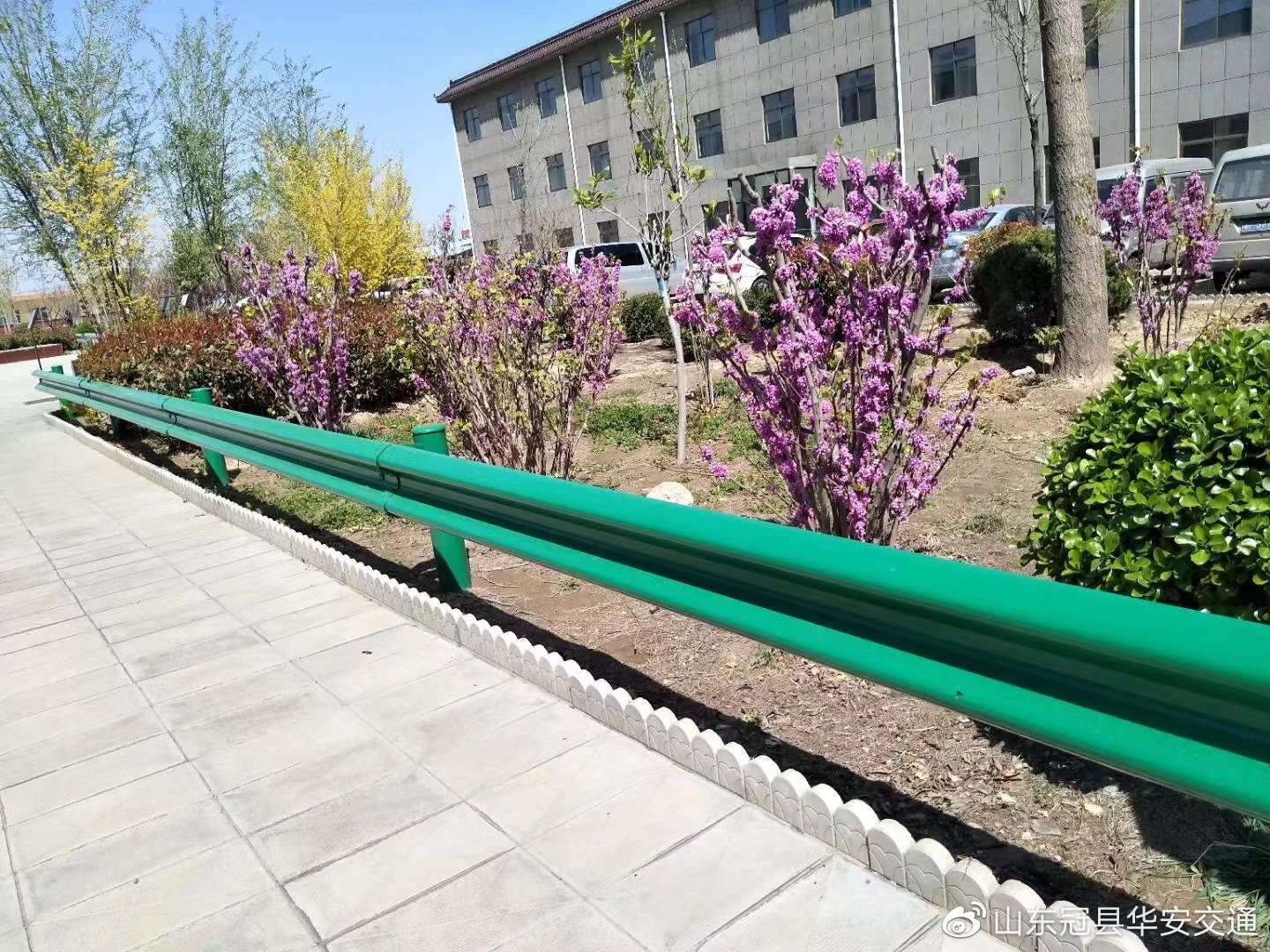 波形护栏厂家：乡村公路护栏Gr-C-4E多少钱一米？__财经头条