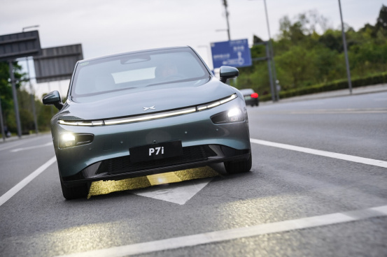 能否摆脱高精地图限制？小鹏全新P7i XNGP初体验__财经头条