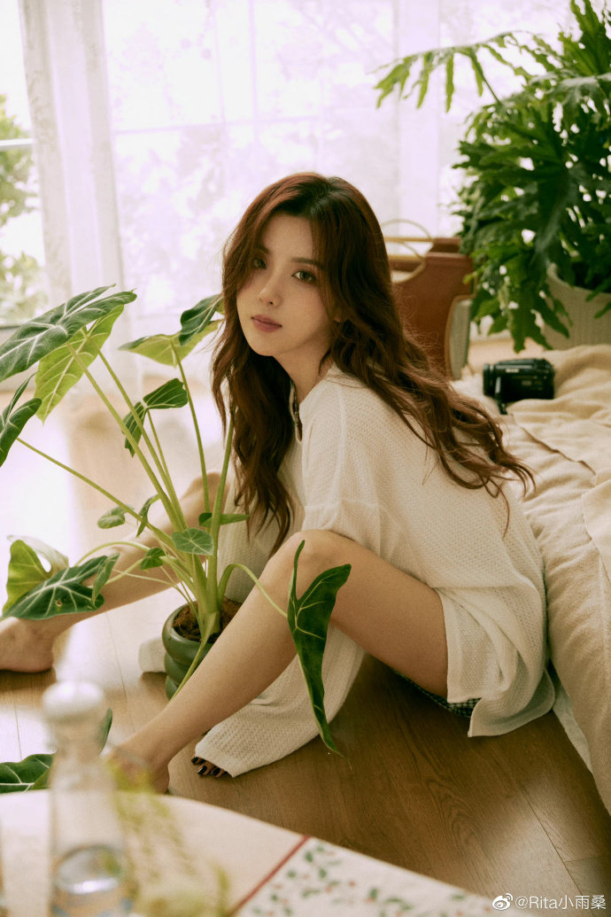 解说Rita晒照：喜欢你才会想跟你腻在一起__财经头条