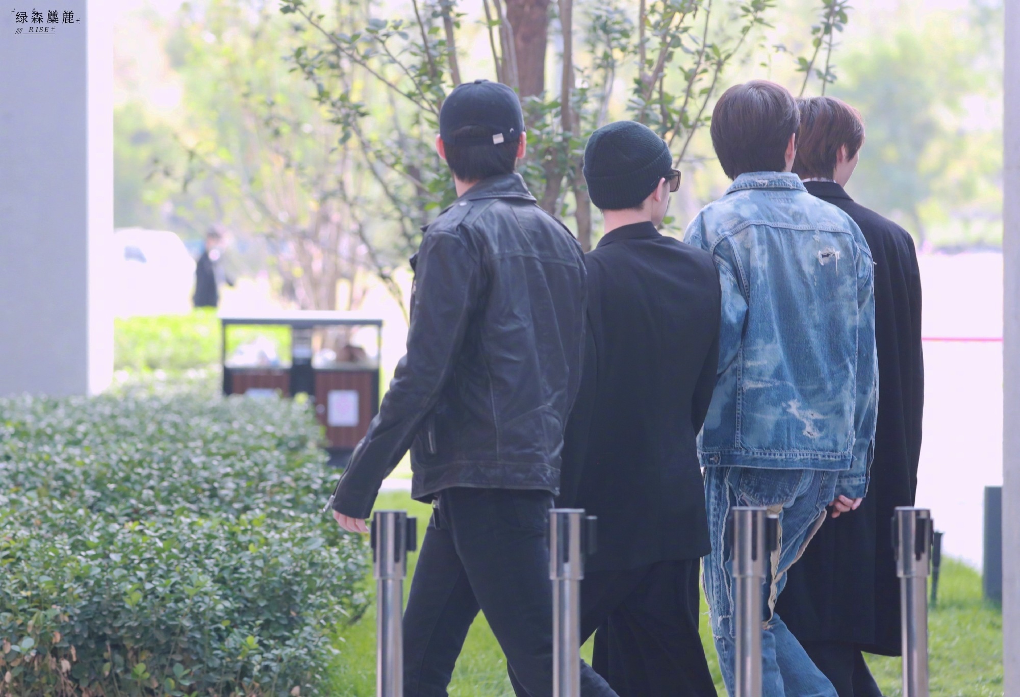 R1SE小分队录制新综艺《大伙之家》路透