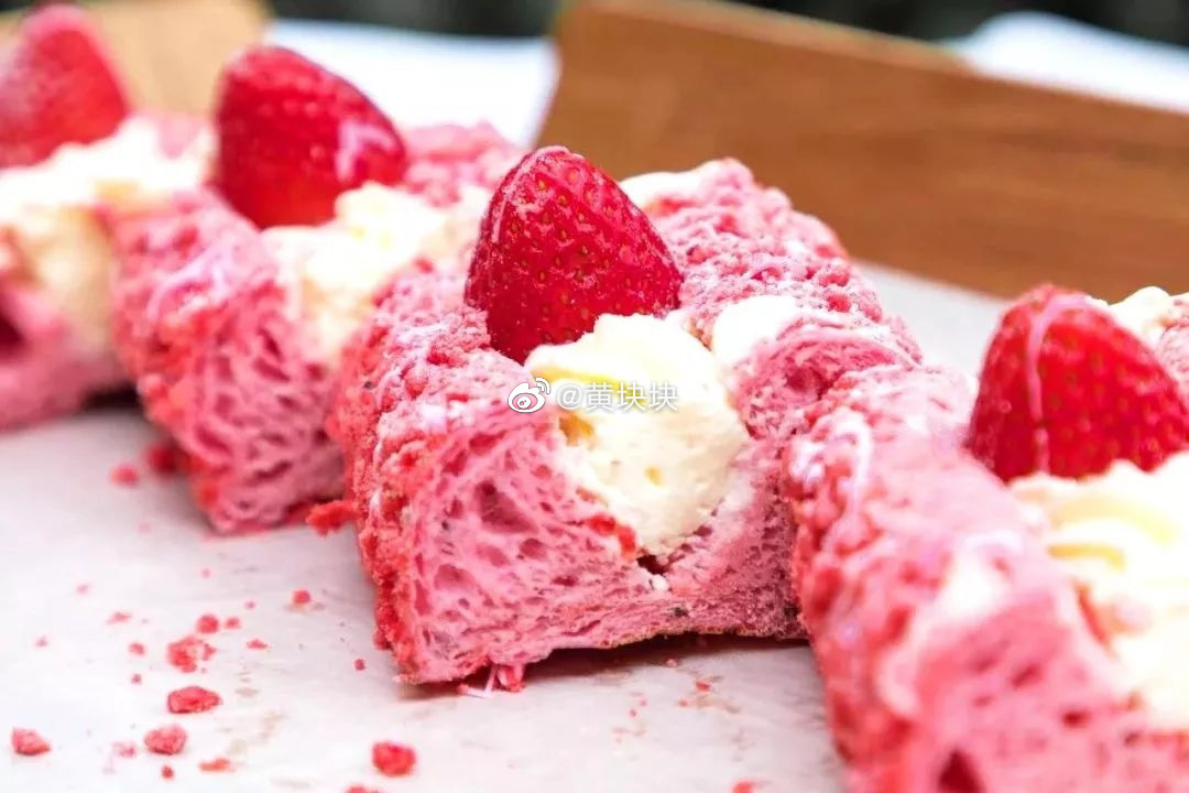 看到娜娜子做的草莓奶油魔法棒翻车了哈哈哈哈