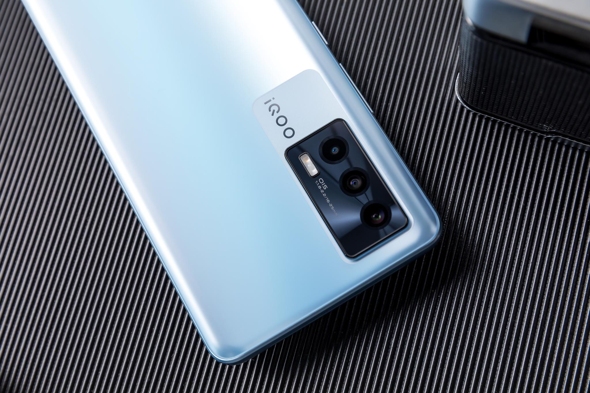 iQOO Neo5上手，Redmi K40有一点真不如它__财经头条