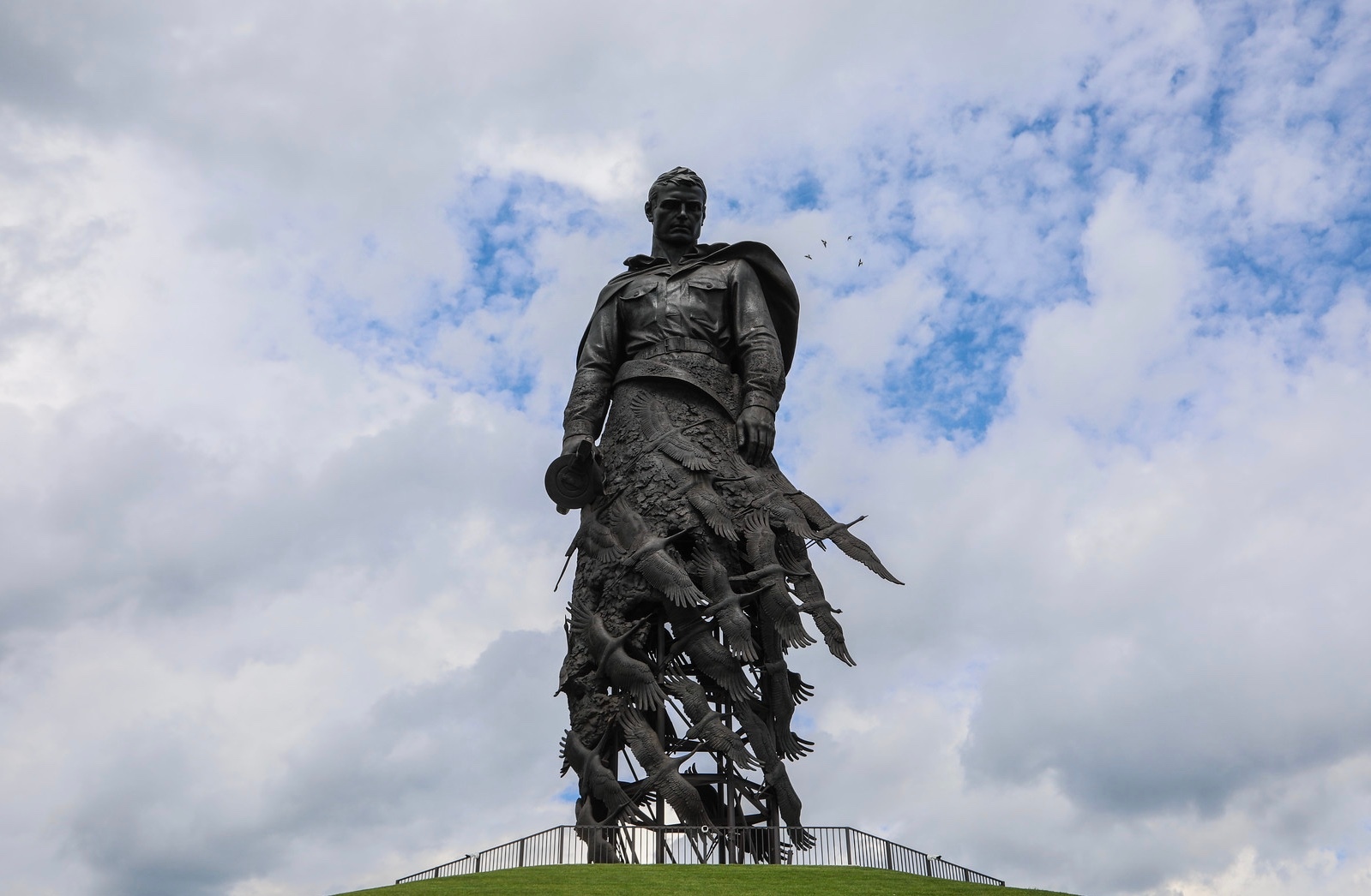 勒热夫战役苏联士兵纪念雕像