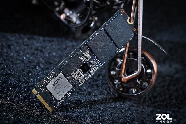 三星990 PRO首发评测 自我超越再铸重器__财经头条