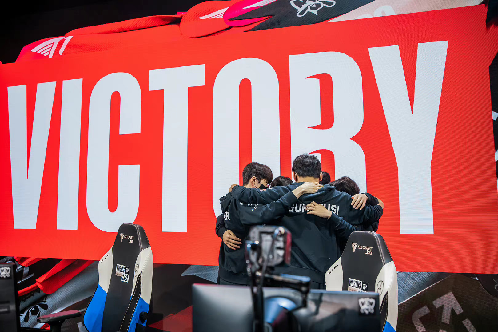 LOL官推分享T1淘汰赛赛后返图 cr.twi-lolesports__财经头条