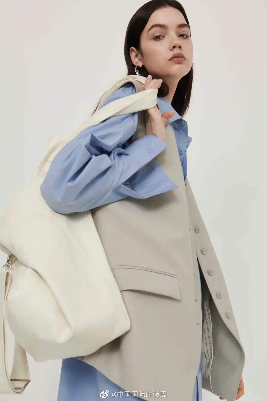 HAVERICE·张文豪&迪丝嫚苓·韩苓 AW21中国国际时装周 中央大厅……