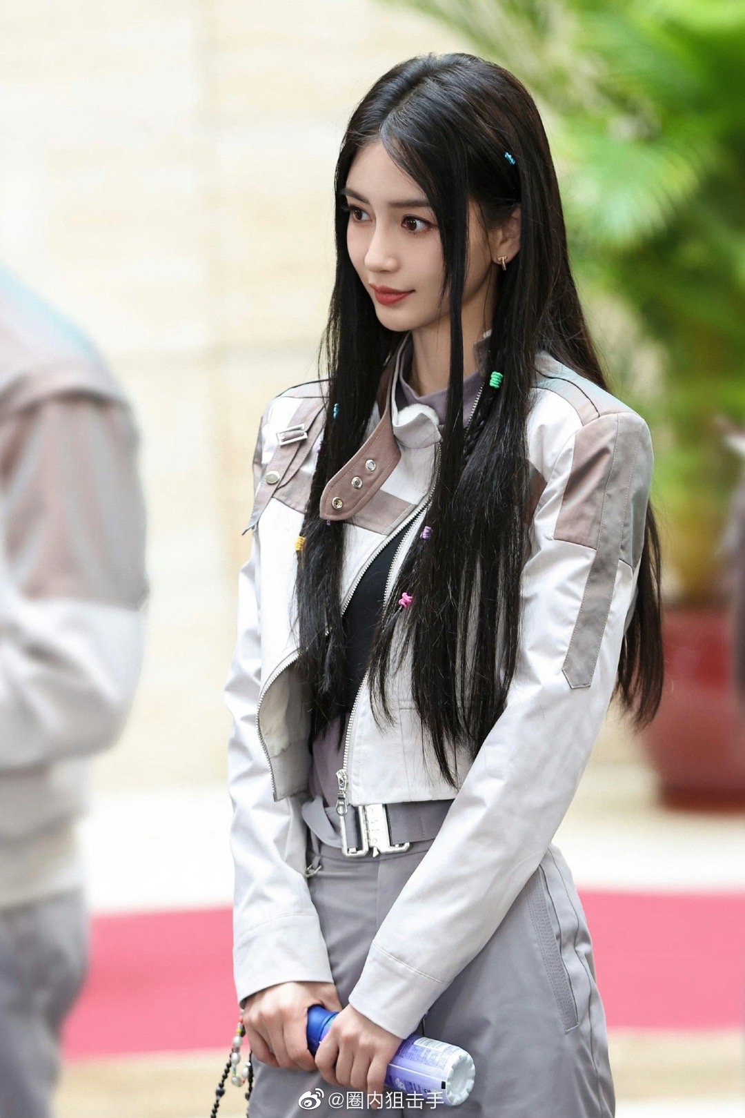 angelababy两宫格自拍来了呀，是新鲜的baby呀……__财经头条