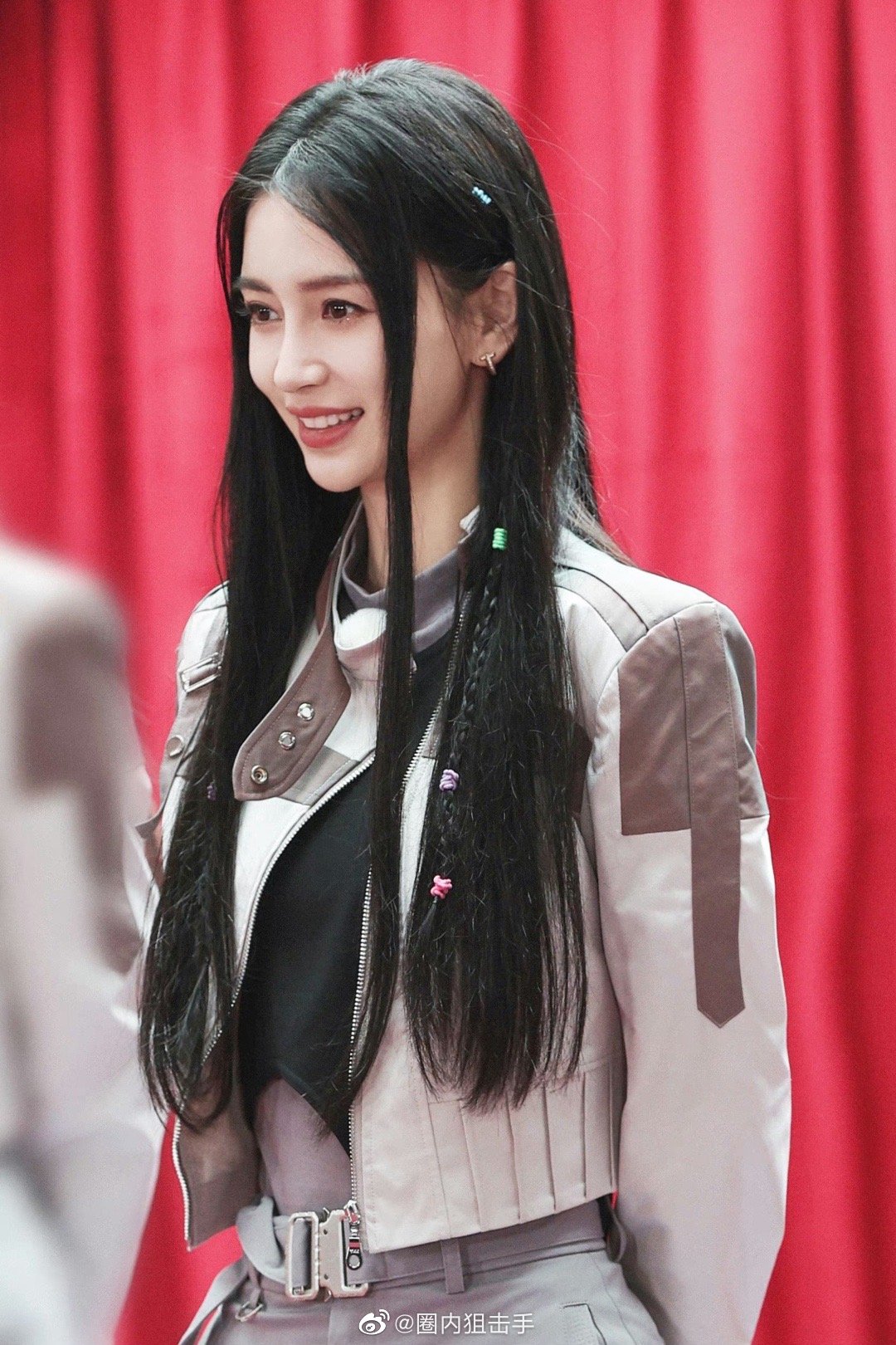 angelababy两宫格自拍来了呀，是新鲜的baby呀……__财经头条