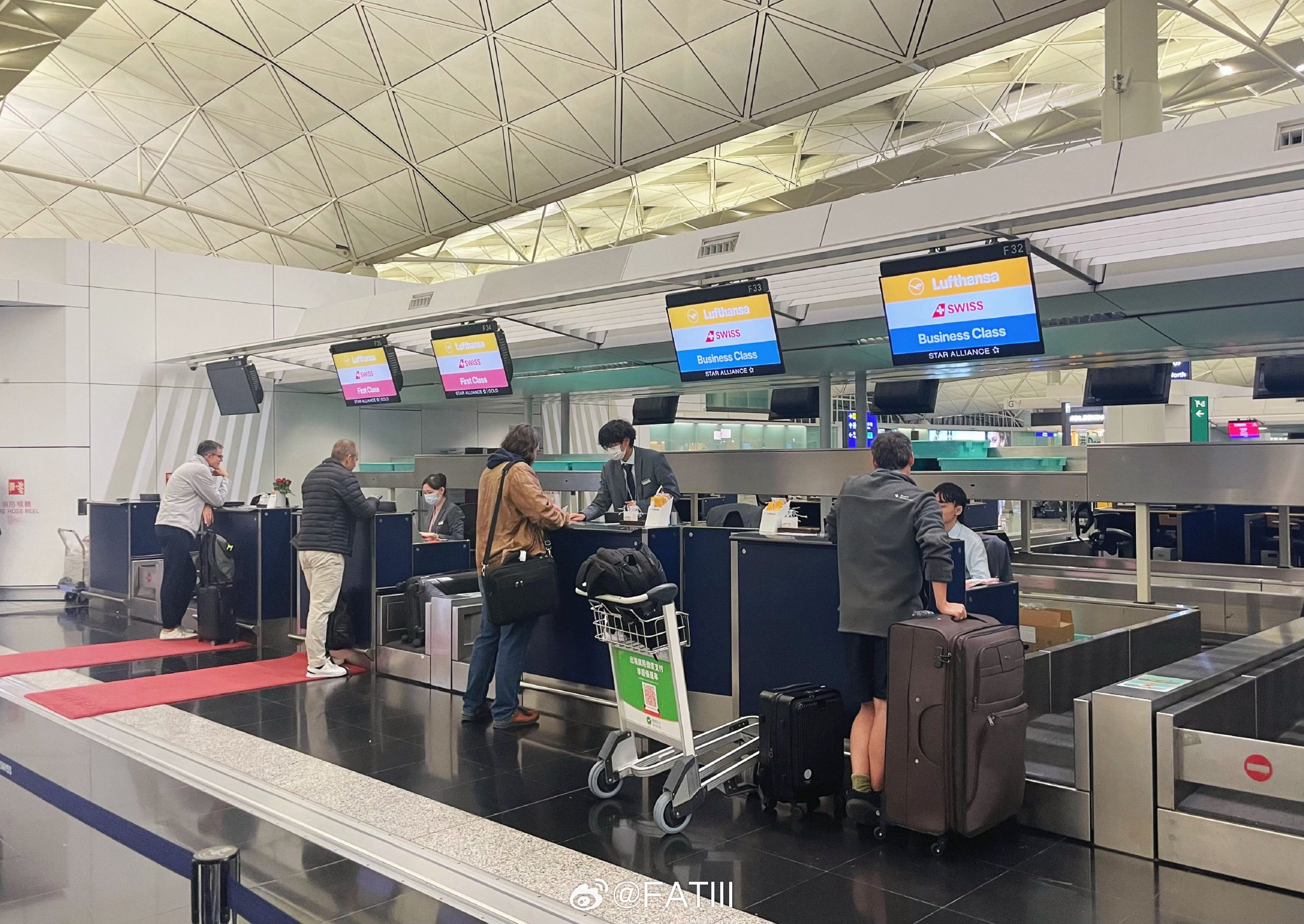 时隔一年，再度搭乘汉莎航空LH797从香港飞法兰克福…|汉莎航空|法兰克福|汉莎_新浪新闻