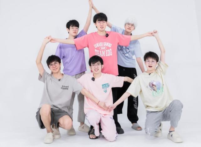 Viper回归后不忘在LPL捞金，用中文直播，一夜获得上千万礼物