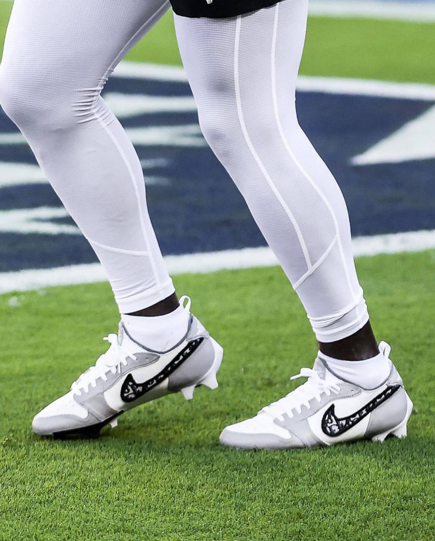 Deebo Samuel上脚Dior主题定制Jordan 1 Cleats__财经头条