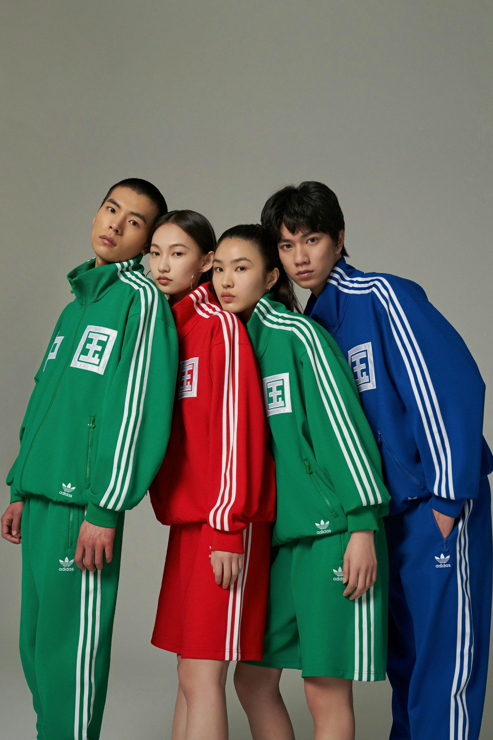 adidas Originals“中国”运动套装又出新配色……|运动套装|吴京|中国_新浪新闻