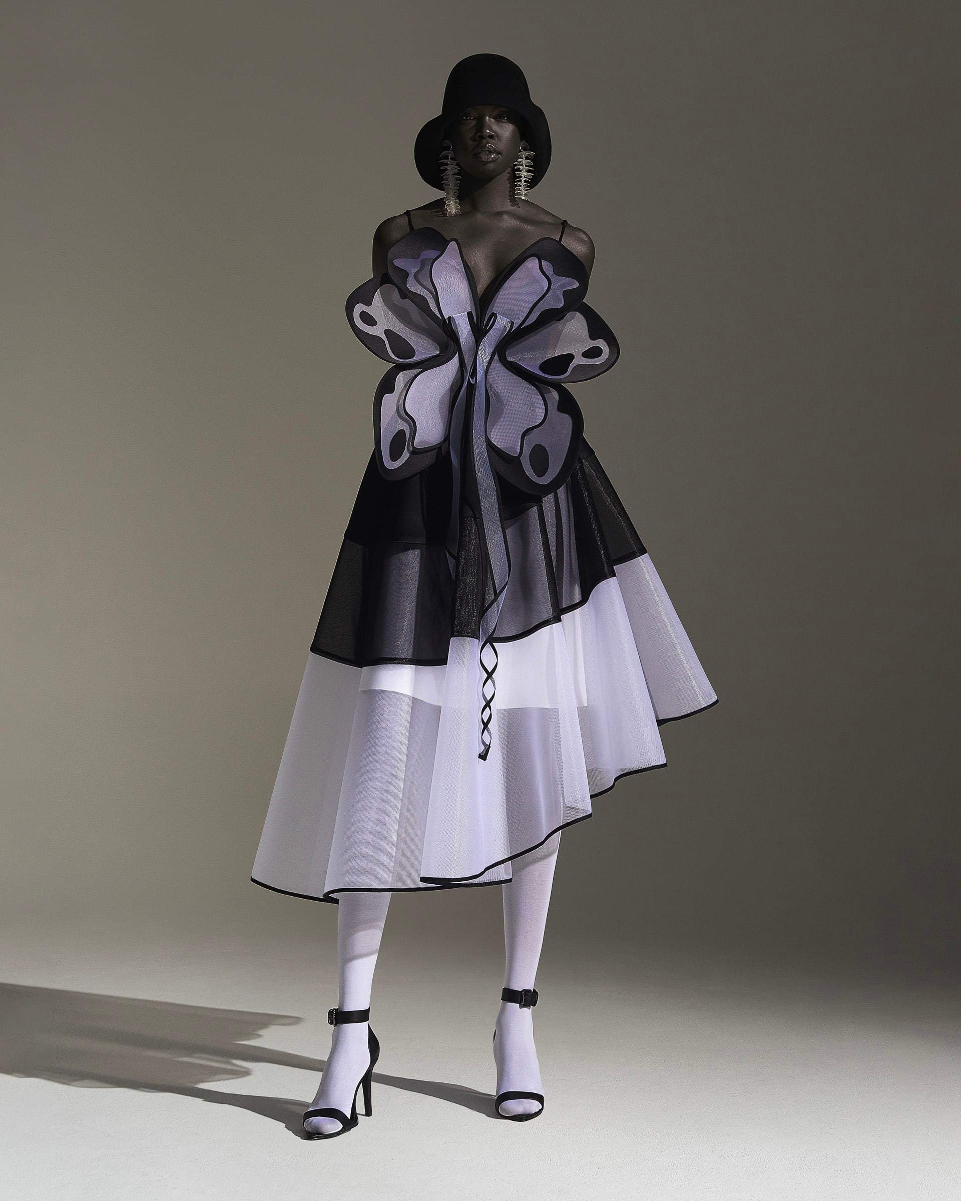 在伦敦发展的中国香港设计师Robert Wun（云惟俊）个人设计师品牌Robe|中国香港|设计师|伦敦_新浪新闻