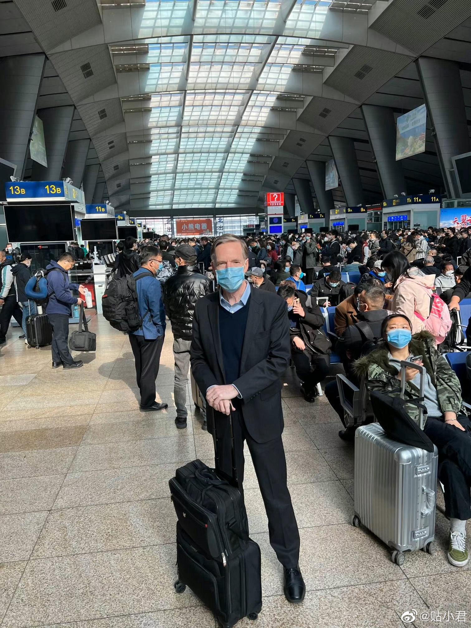 美国驻华大使伯恩斯今天坐高铁复兴号出游…… 财经头条