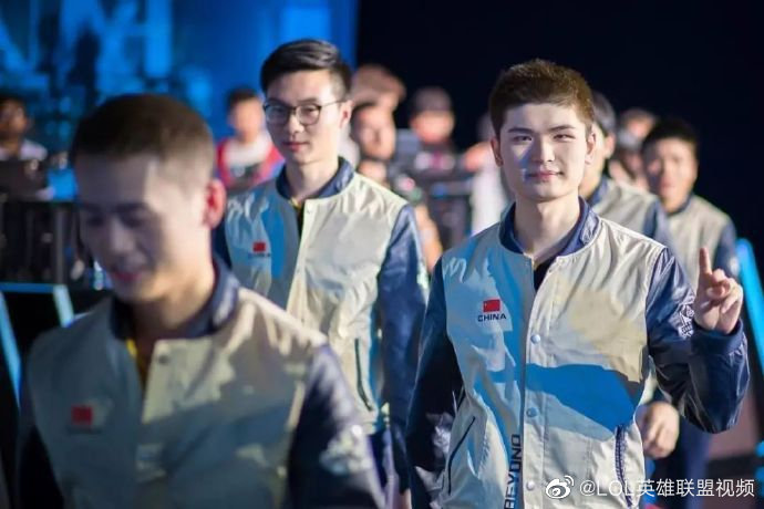 S3-S12 LPL世界赛出征服！__财经头条