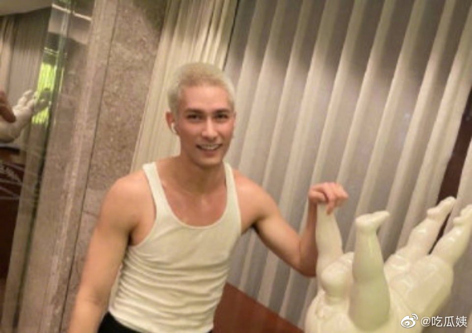 Into1成员肌肉照来了，刘宇、米卡、周柯宇，猛男团