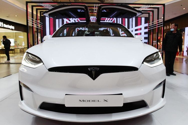 半幅方向盘，零百加速2.6秒，实拍体验特斯拉Model X Plaid-新浪汽车