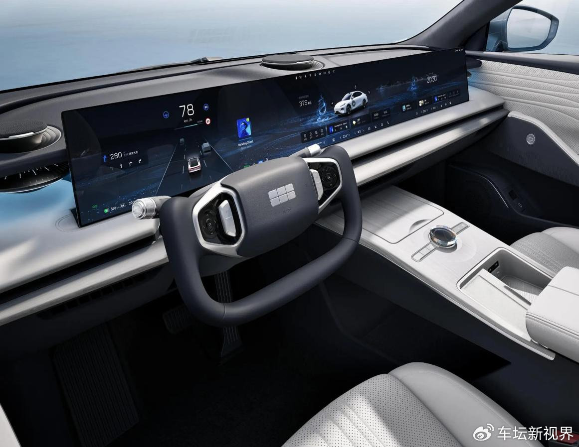 吉利银河E8一体式前脸引领潮流，带来沉浸空间-新浪汽车