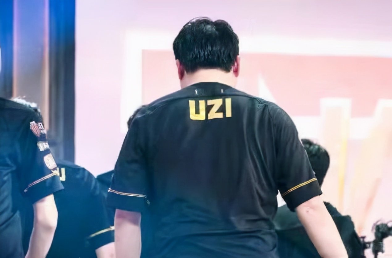 UZI官宣复出！玩家心目中的第一ADC终于回来了！粉丝：没有白等__财经头条