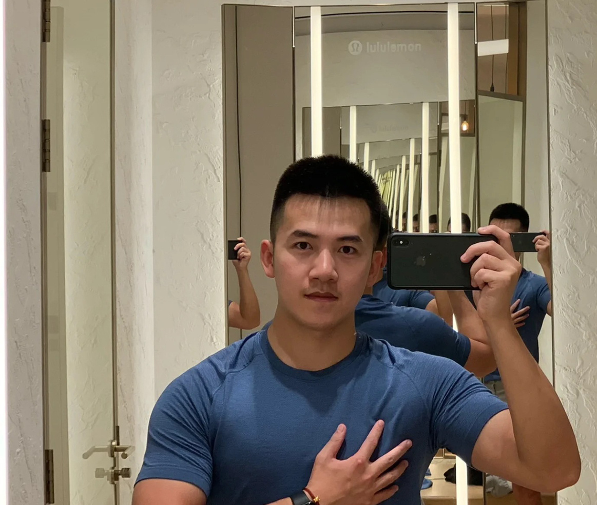 憨厚型的肉壮帅哥财经头条
