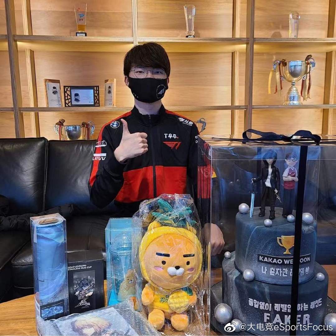 分享一波李哥的照片 cr.ins faker、T1lol__财经头条