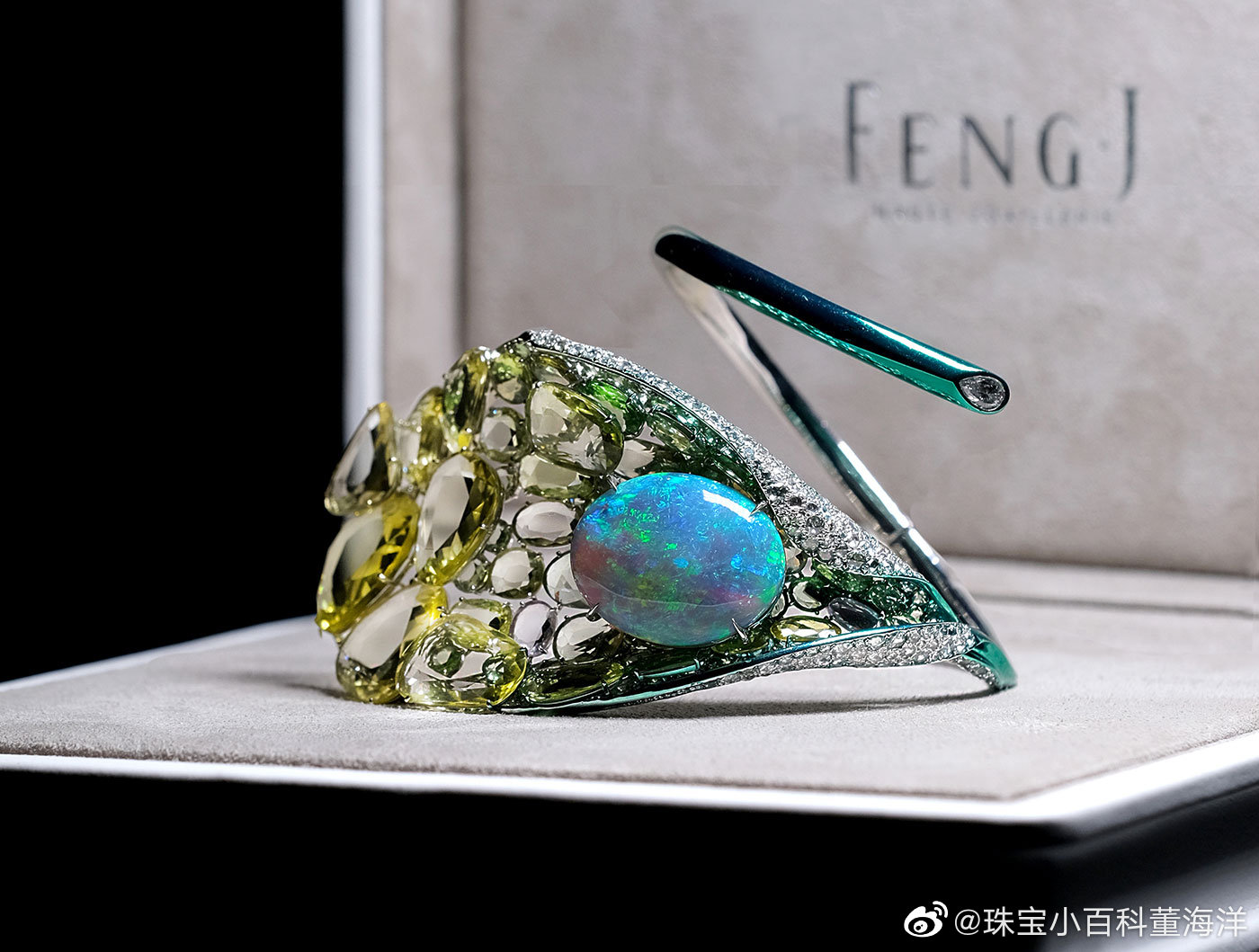 曾经介绍过的华人珠宝设计师 FENG.J 推出了两件新作品