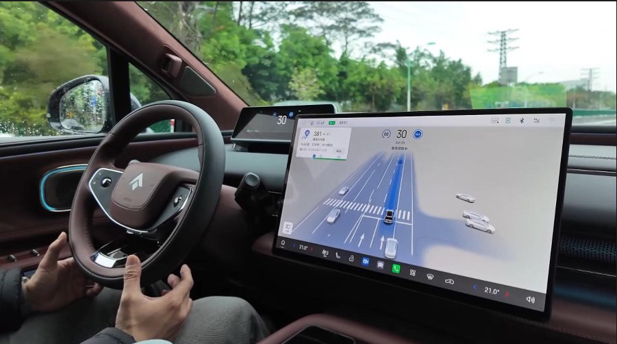 试驾昊铂HL NDA 4.0：“陆地游艇”竟然开得这么聪明？-新浪汽车