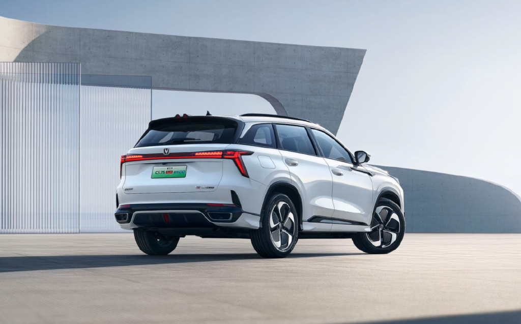 纯电续航150公里，长安CS75 PLUS iDD亮相！-新浪汽车