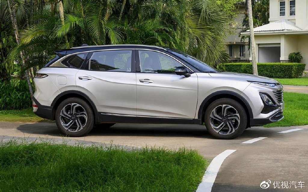 一汽奔腾发狠了！10万级奔腾T90将上市，最高252马力、配8155芯片-新浪汽车