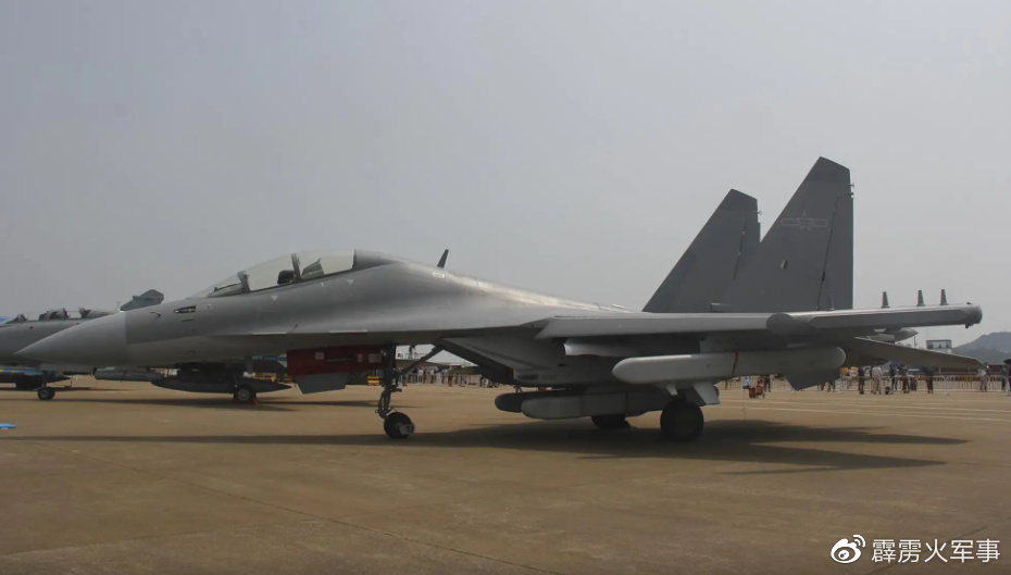 歼16D电子战飞机有多猛？外界评价超越美EA-18G，全球几乎没对手__财经头条