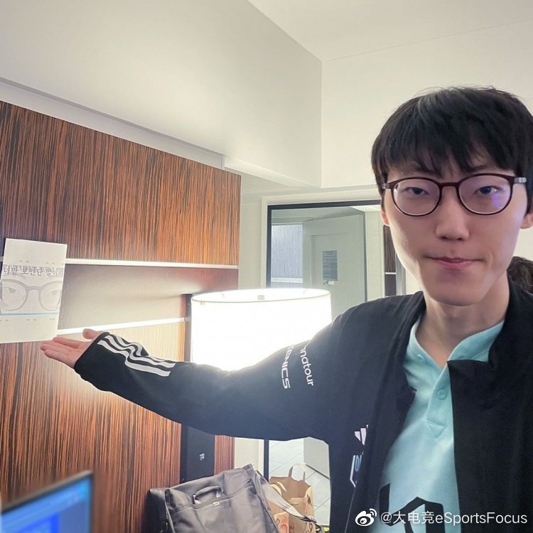 DK官方发布 应援图都是粉丝的爱呀！每一张都很有梗 cr……__财经头条