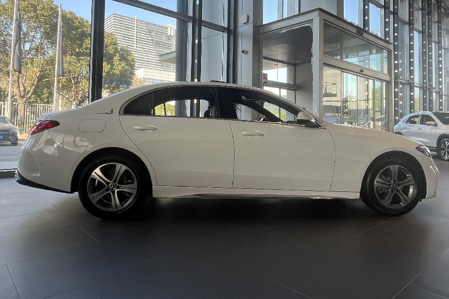 30万元买奔驰C级，动力才是最大的槽点？到店实拍奔驰C级-新浪汽车