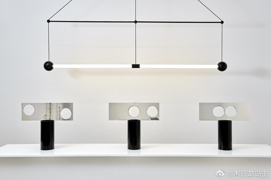 Pierre Charpin 以其感性的形式和强烈的色彩追踪了他的艺术进步 这些