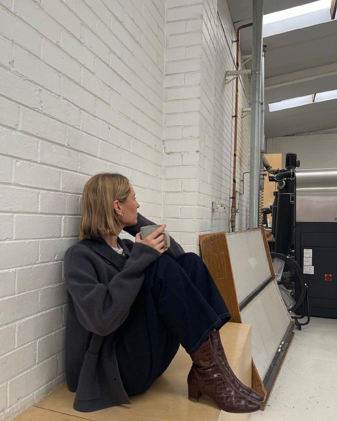 ins时尚博主Jess Alizzi的近期穿搭look更新｜简约高级的日常氛围__财经头条