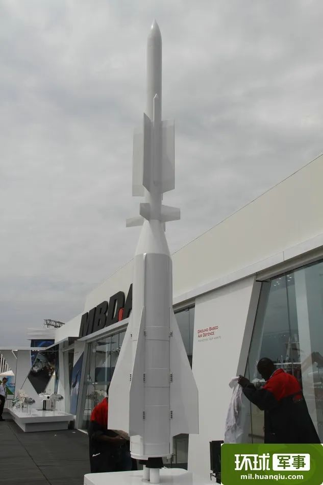 英正同时建三艘最新战略潜艇，航母仅次于美帝、还和日意合搞六代机