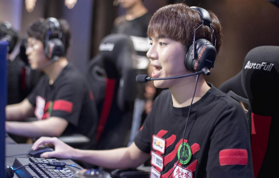 护国神牛Pyl官宣结婚喜讯！网友：赶紧生个儿子去给小枣打辅助