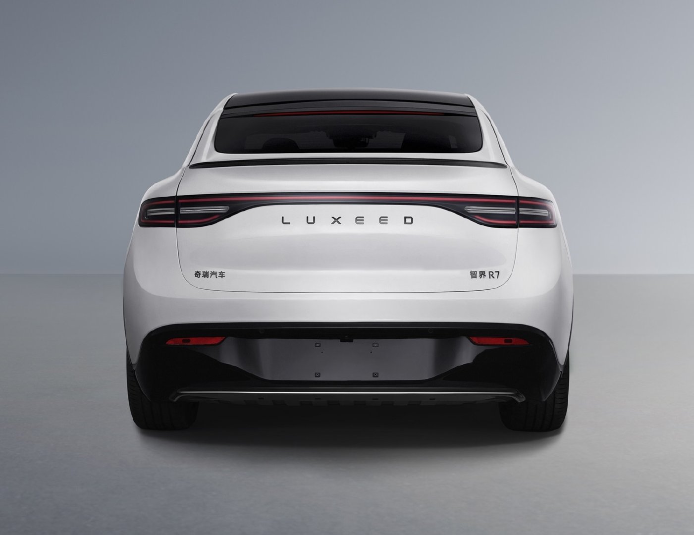 智界R7作为一款中大型纯电SUV采用了全新的溜背设计-新浪汽车