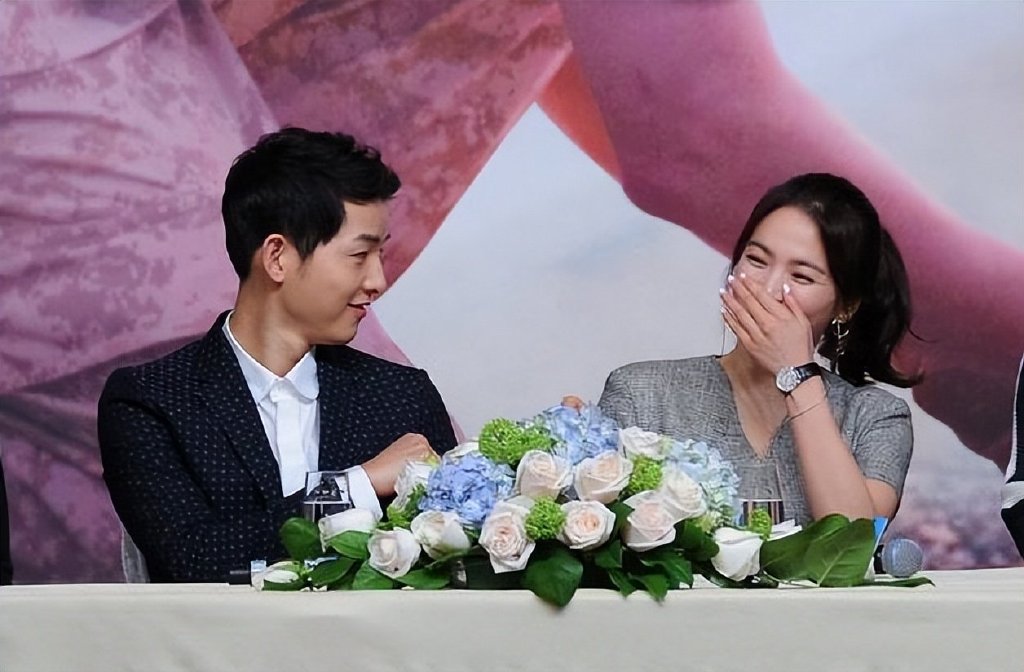 宋仲基不让亲妈进门，韩网热议：宋仲基这是有了媳妇，忘了娘？|宋仲基|凯蒂|宋慧乔_新浪新闻