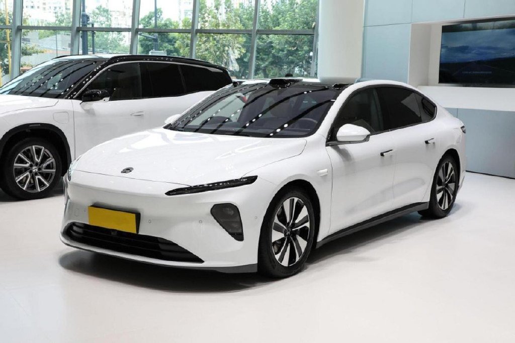 德系豪华与国产新势力之争，奥迪A6L对比蔚来ET7，谁更胜一筹？-新浪汽车