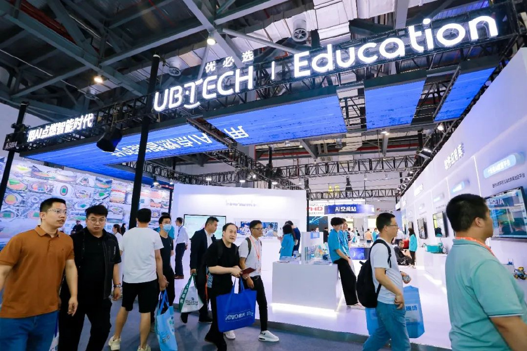 优必选以ai点燃智能时代,推出贯通式教育方案 财经头条
