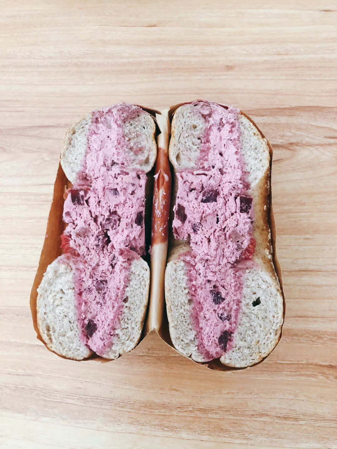 周末打卡了北京超火的catch bagel，费城壮汉稍微有点油……