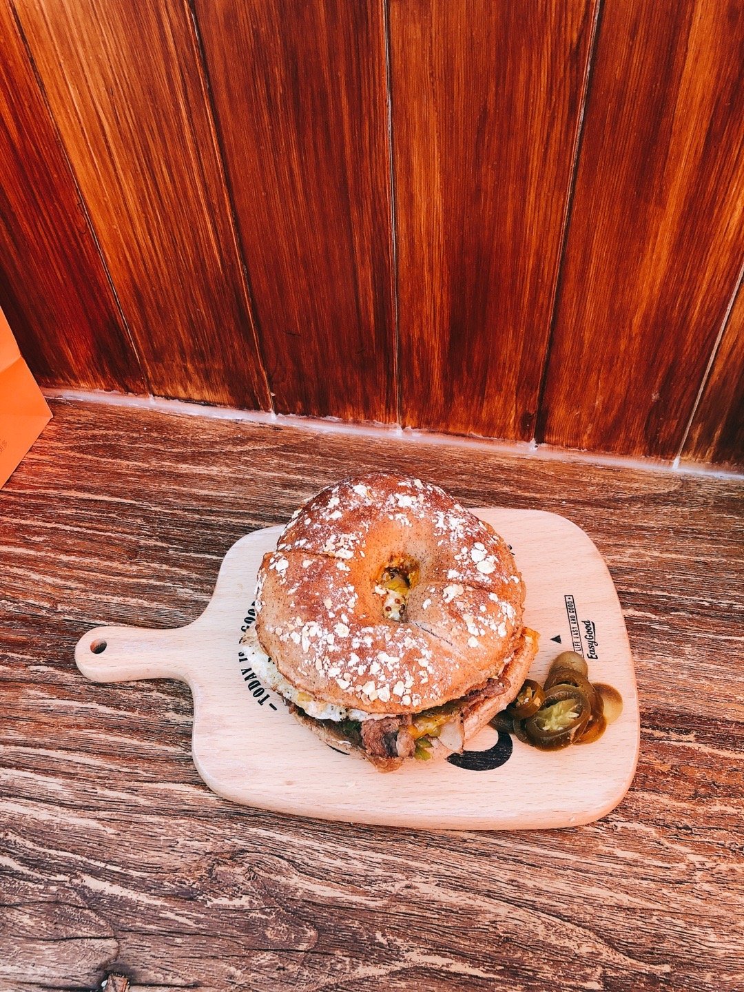 周末打卡了北京超火的catch bagel，费城壮汉稍微有点油……