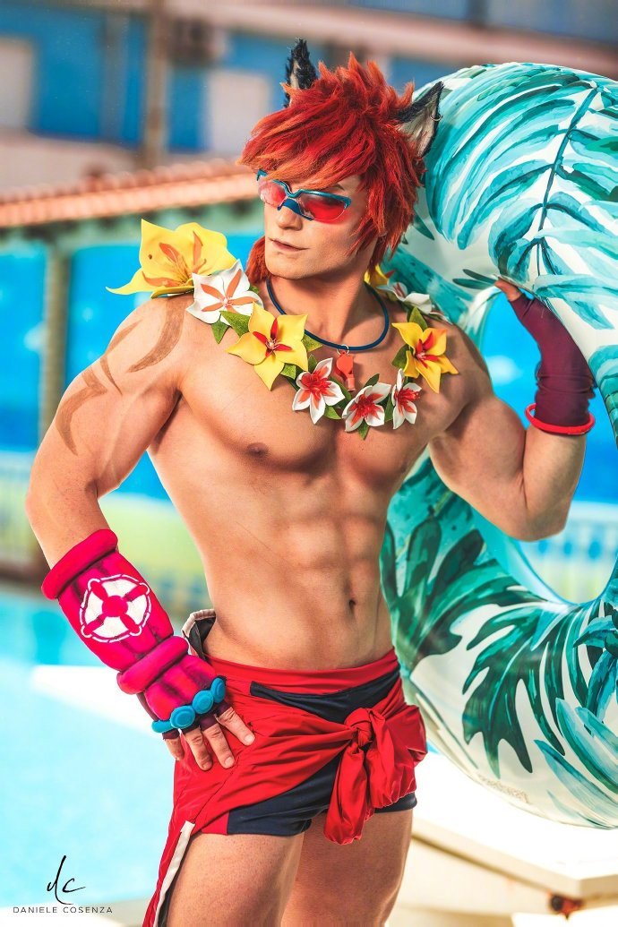 英雄联盟 泳池派对 腕豪 CosPlay 这身材看得我口水直流……